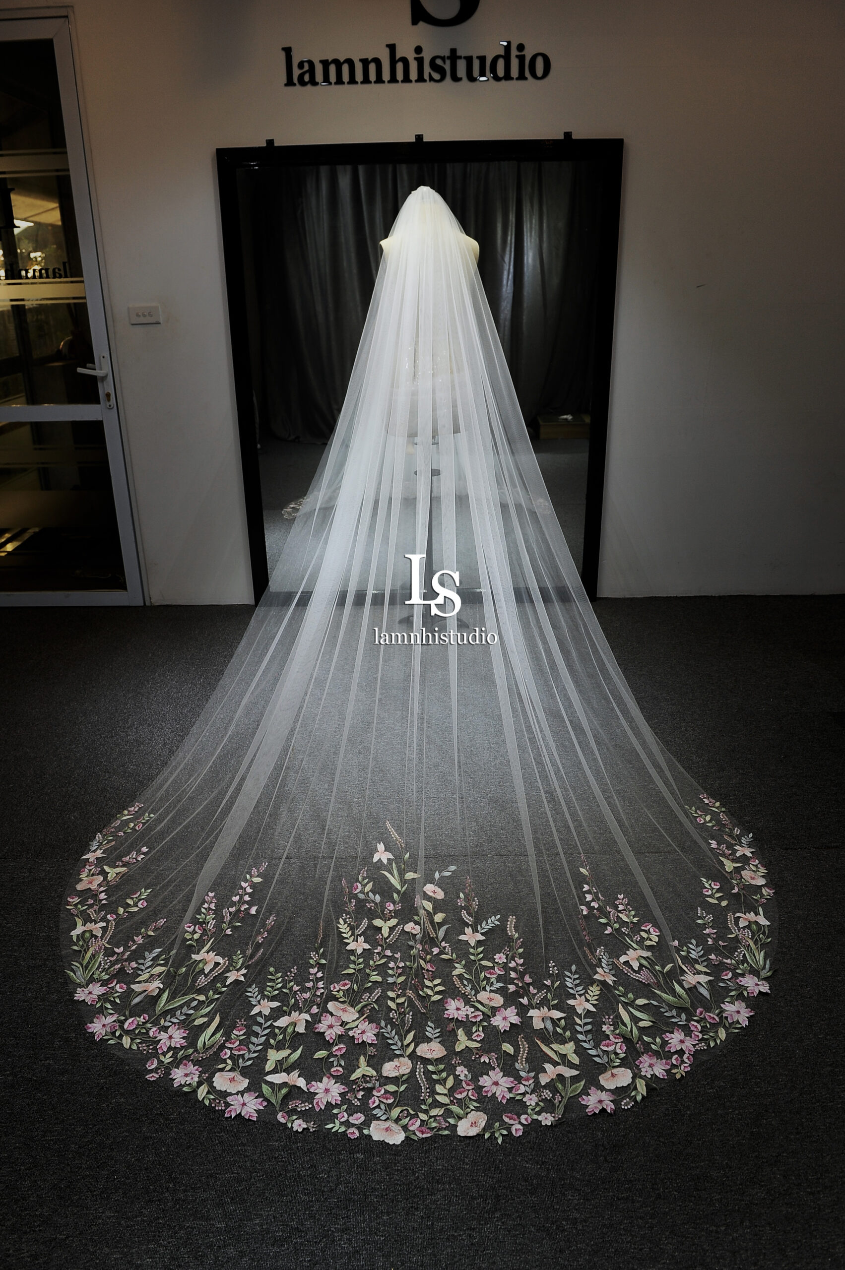 LS98/ Mix-color embroidery flower veil/ 1 tier veil/ Cathedral length ...